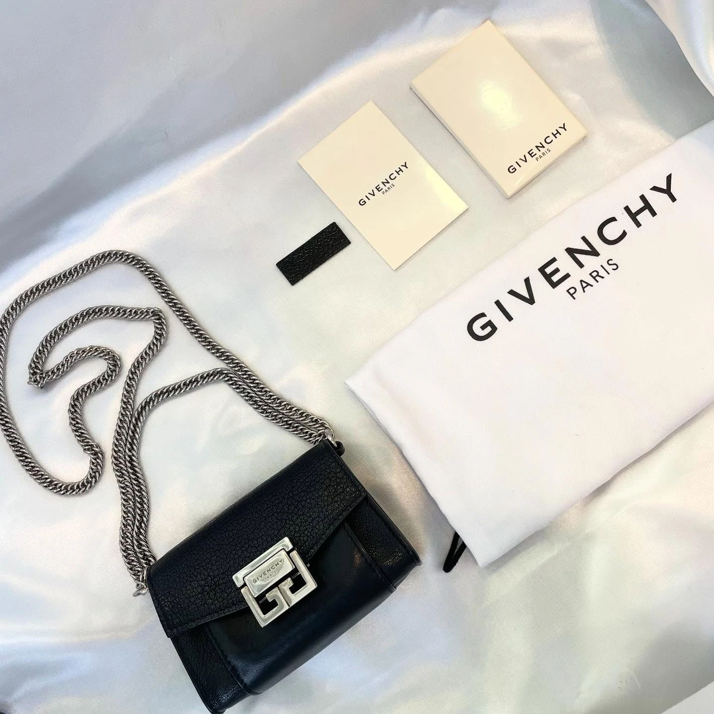 Givenchy nano GV3 pouch bag - จำหน่ายสินค้าแบรน์เนม Authentic100% มือสอง หลุดจำนำ ภายใต้ร้านสยาม ...